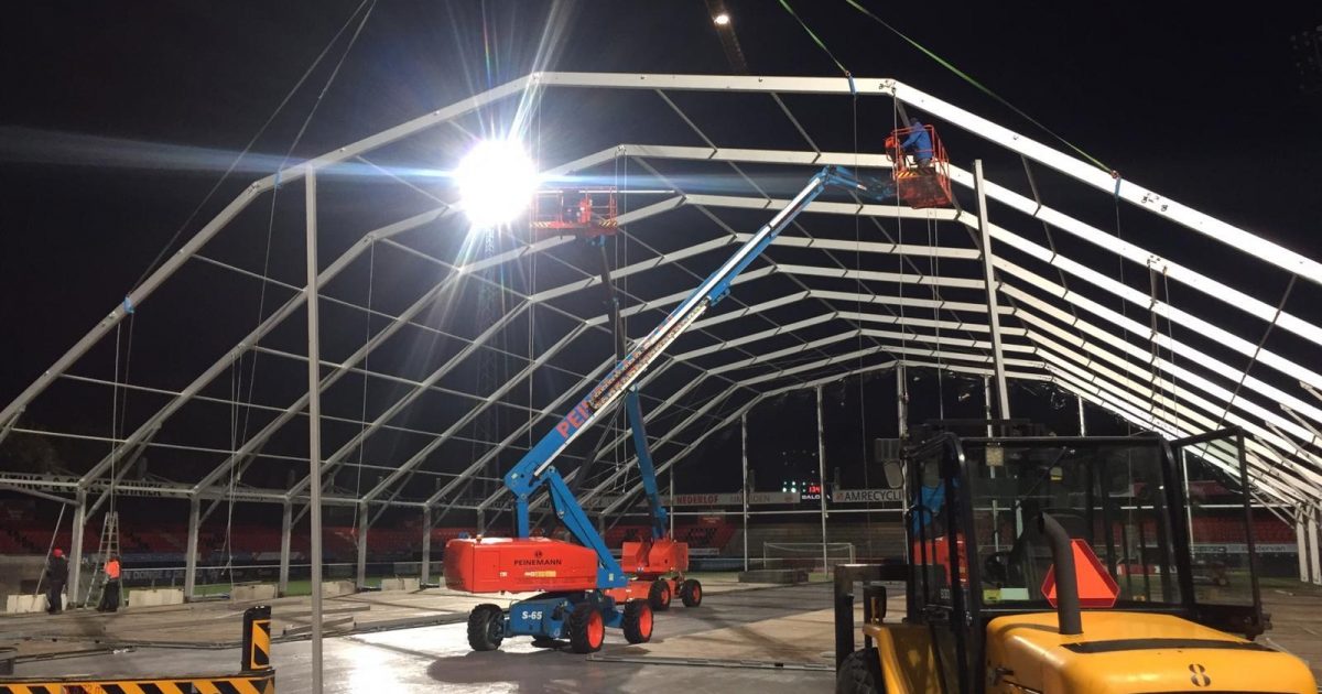 Boksen.nl | Opbouw Gladiatoren aan de Maas & World Port Boxing in volle ...