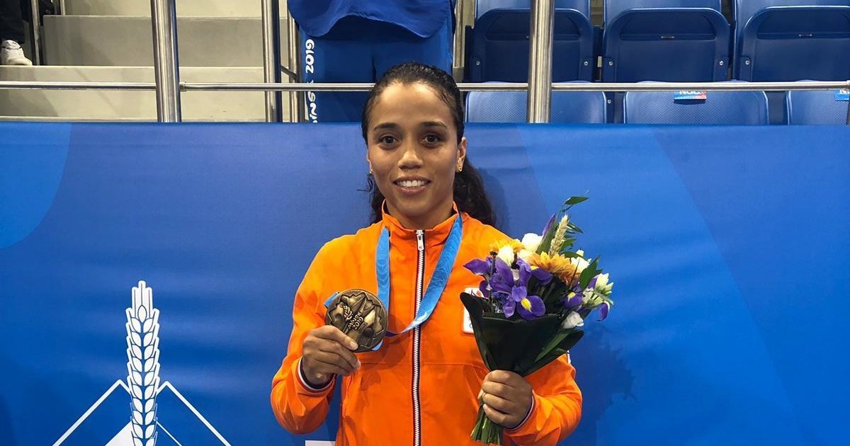 Boksen.nl | Uitreiken bronzen medaille aan Jemyma Betrian